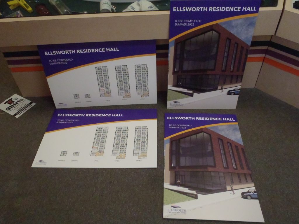 Groundbreaking signs – Graphics Plus